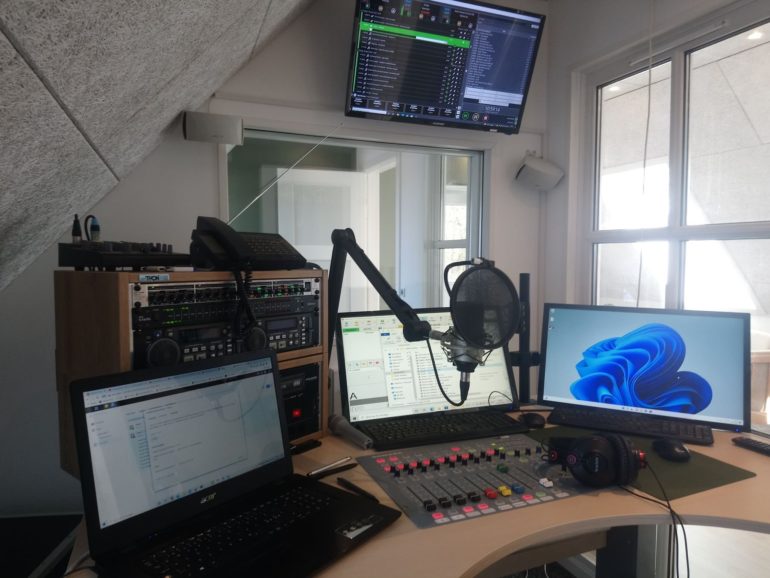 Découvrez les Photos Logos Hits1 - Hits 1 webradios